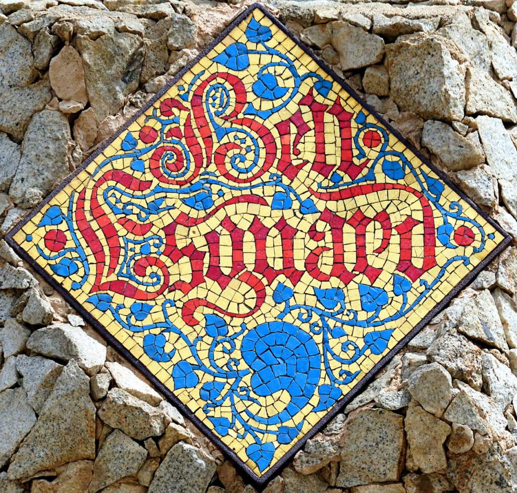 Do you know what? An outdoor mosaic museum - Obra Modernista de Antoni ...