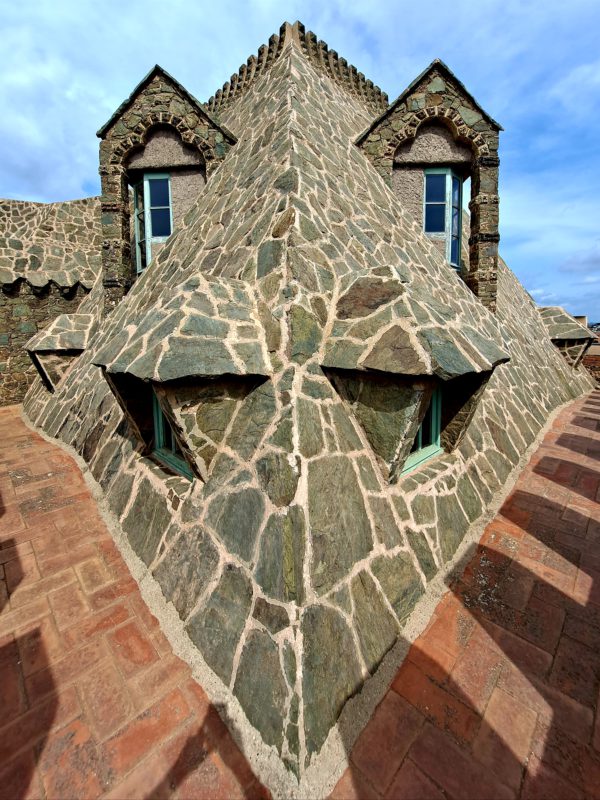 Las puertas de Bellesguard - Obra Modernista de Antoni Gaudí en ...